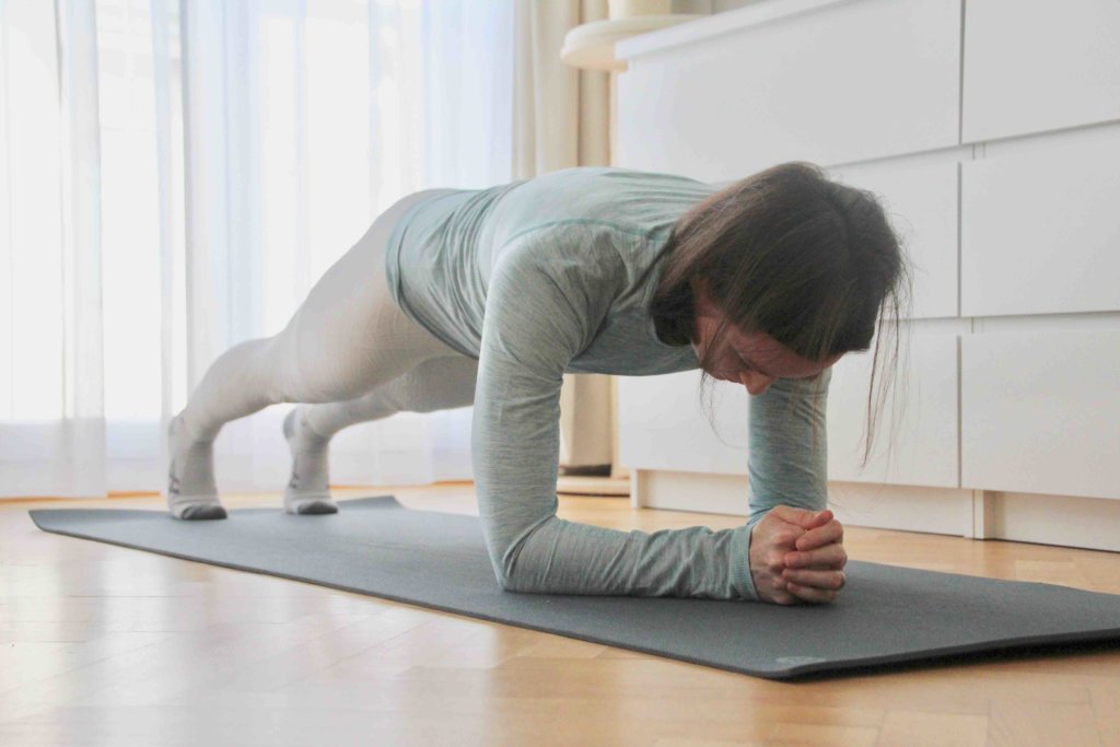 Übung der Woche: Core-Kombi - diegesundheitsexperten